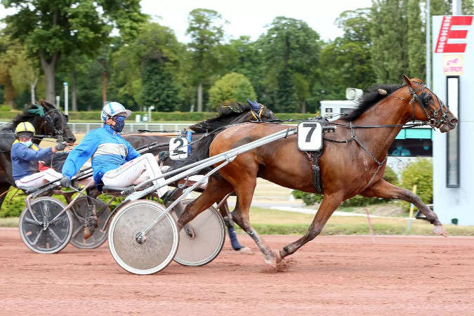Résultats PMU Grand Prix Andre de la Vaissiere le 01 Novembre 2023 ...